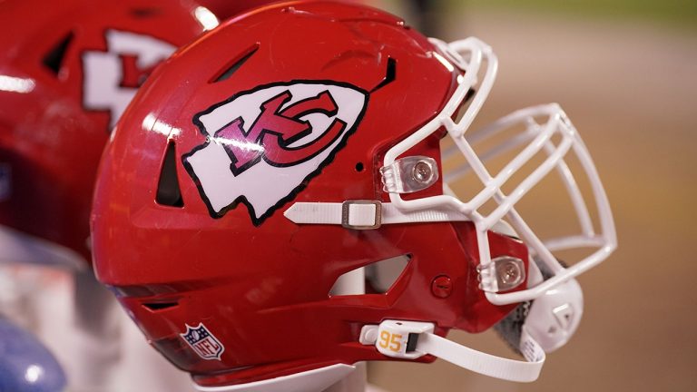Chiefs-Ravens game facing weather delay as thunderstorm rolls through ...