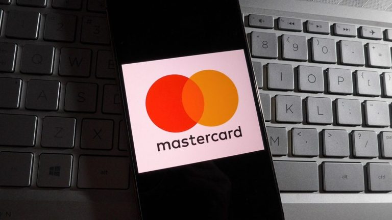 Mastercard resolves outage after users report transaction issues ...