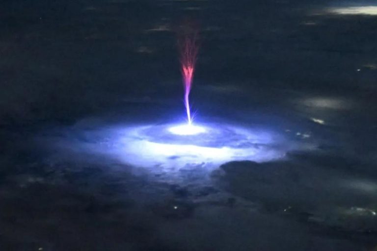 NASA astronaut Nichole “Vapor” Ayers captures a unique luminous sprite ...