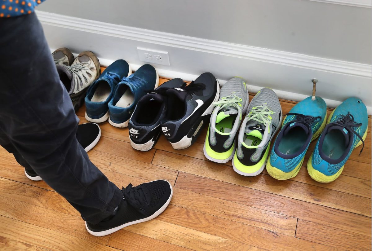 Does wearing shoes indoors spread germs to your floors? – Total News